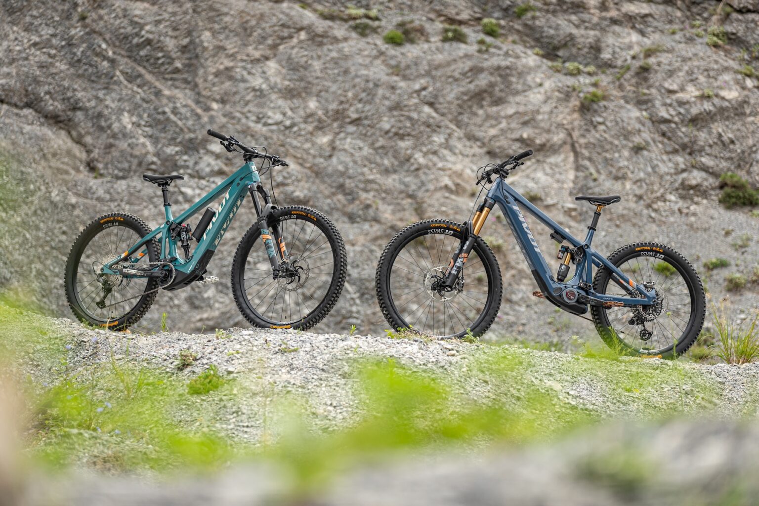 2025 Pivot Shuttle LT | Blister