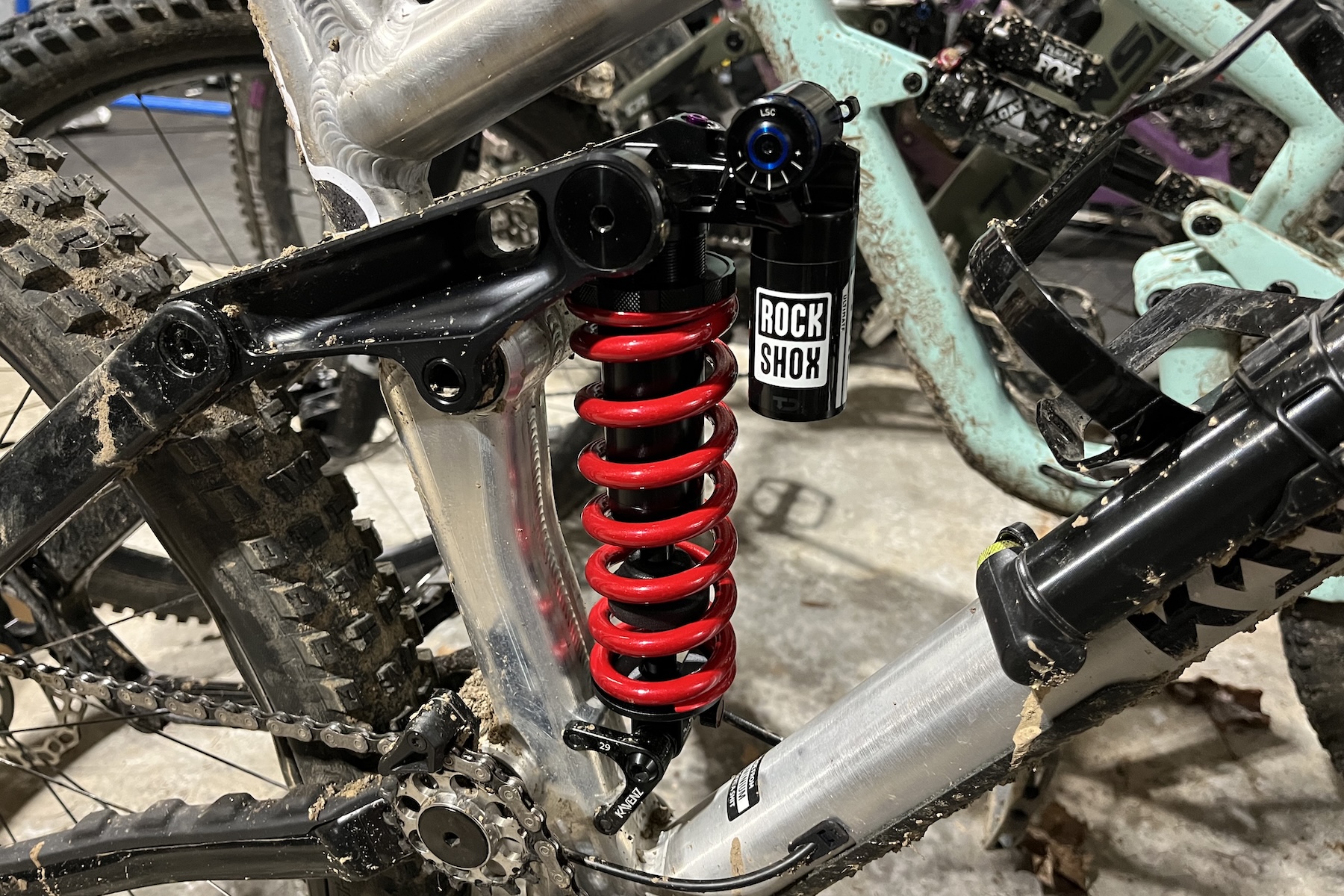 Flash Review: RockShox Vivid Coil Ultimate RC2T | Blister