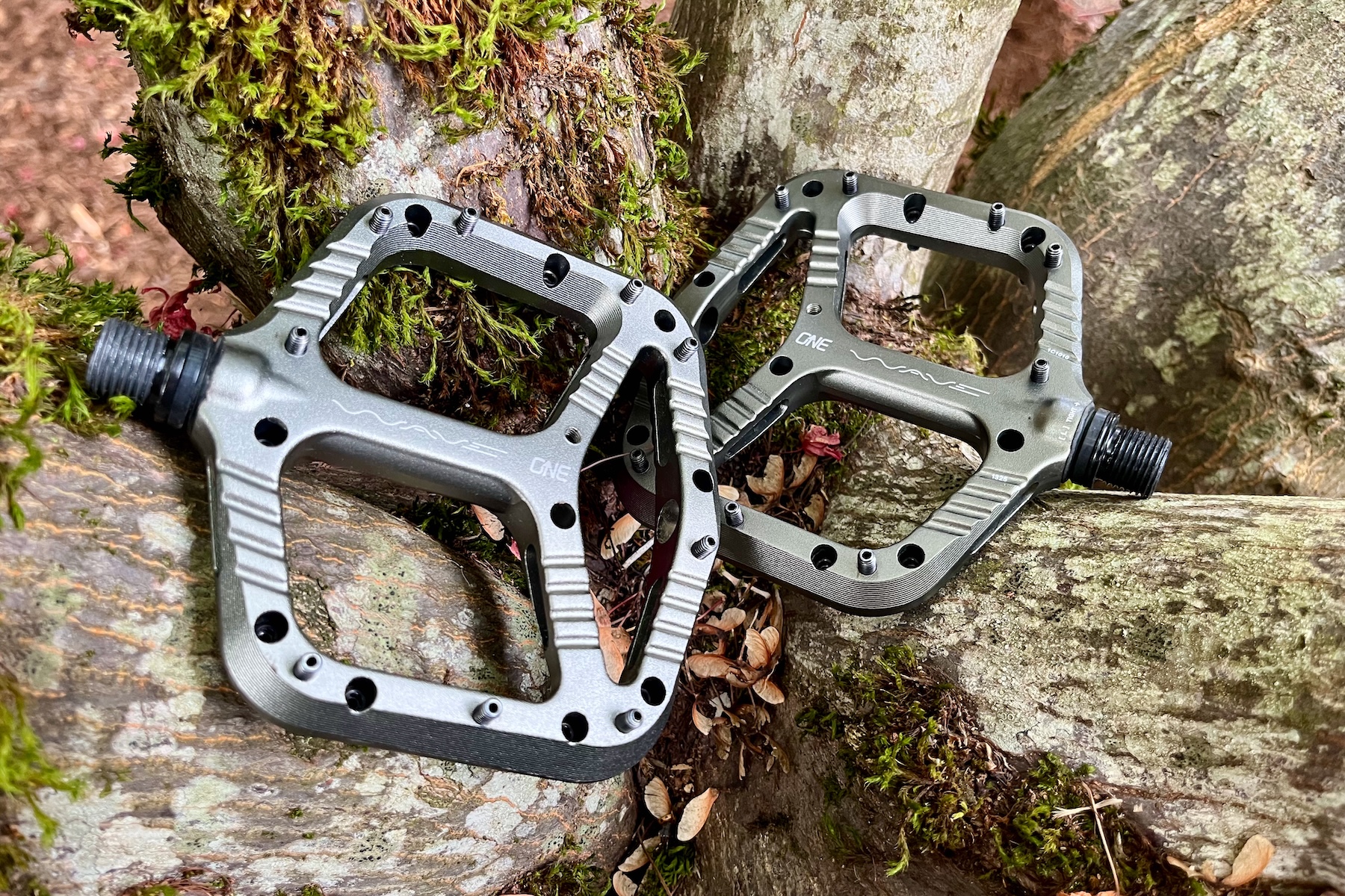 OneUp Wave Flat Pedals | Blister